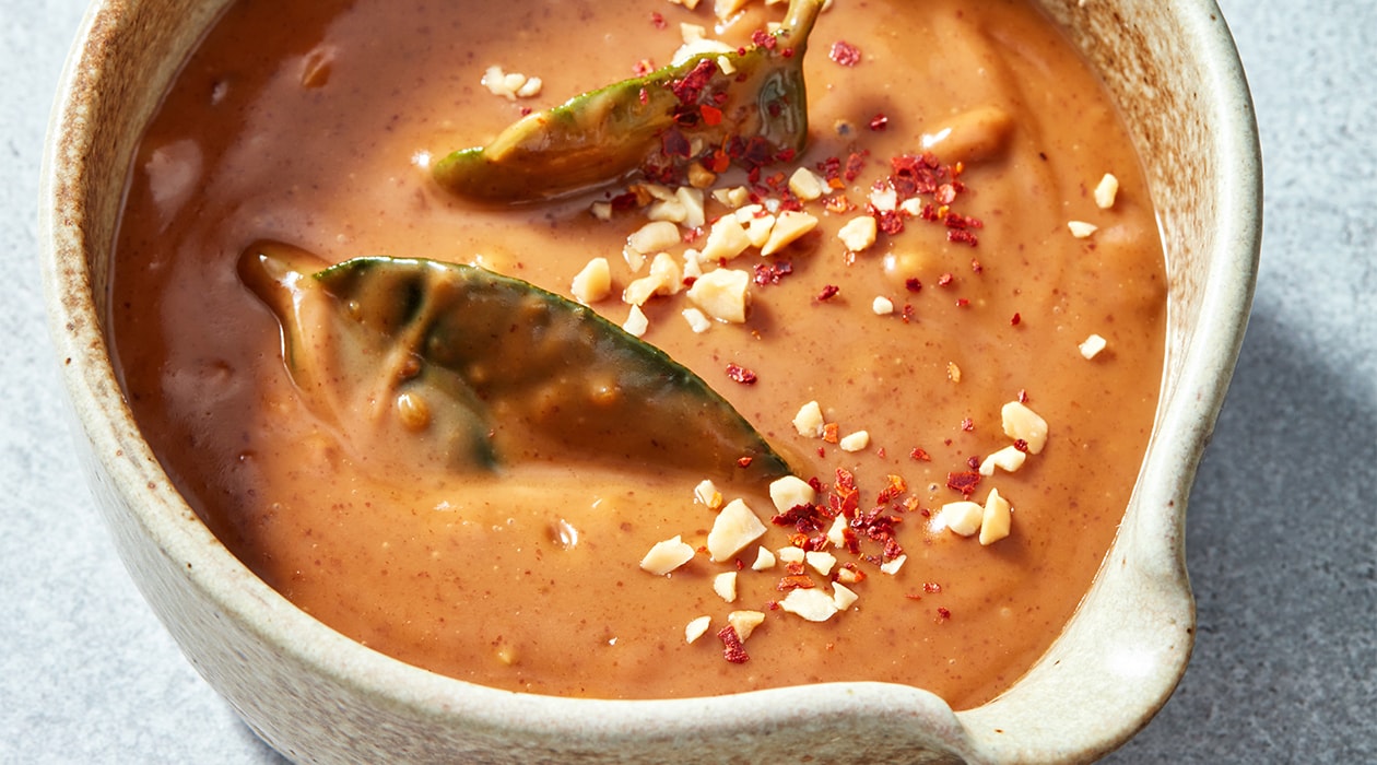 Satesaus met kokos, chili en limoenblad Recept